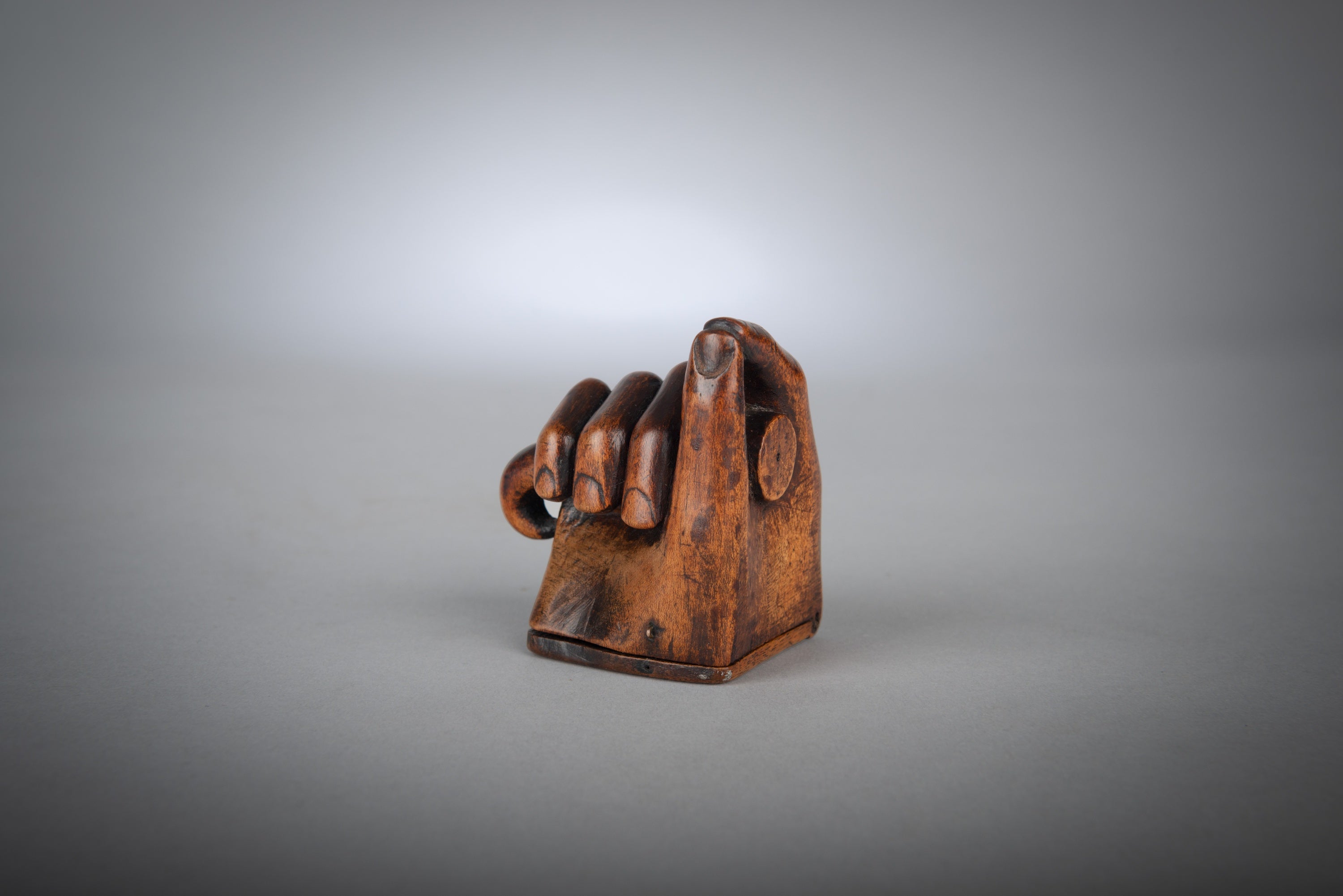 Distinctive and Sculptural "Pinch of Snuff" Snuffbox – Robert Young ...