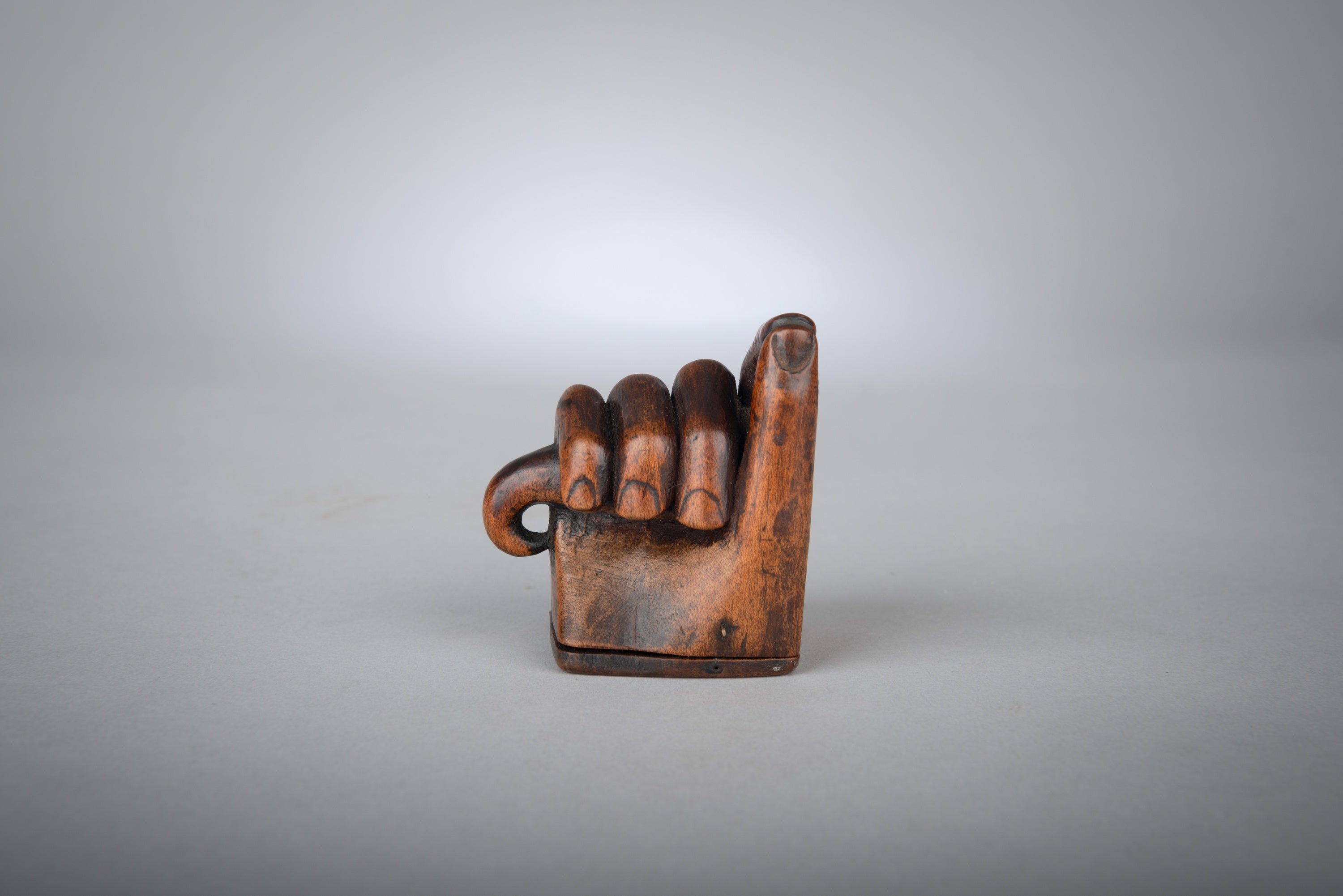 Distinctive and Sculptural "Pinch of Snuff" Snuffbox – Robert Young ...