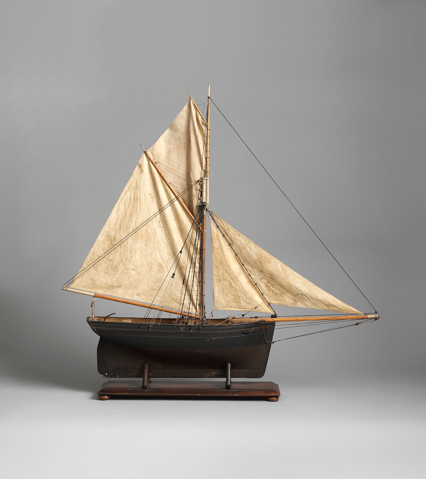 Exceptional Model Pond Yacht – Robert Young Antiques